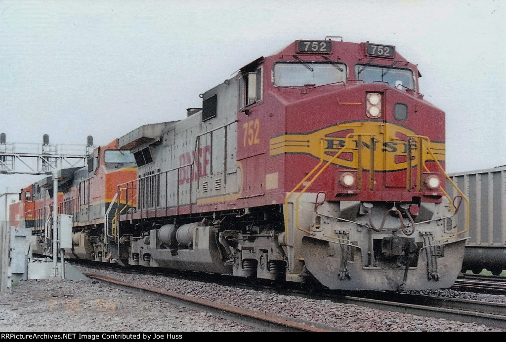 BNSF 752 West